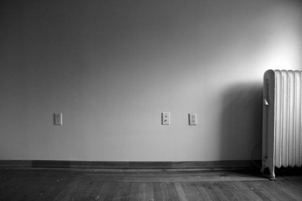 4 Thrifty Tips to Decorate an Ugly Apartment - Organic Authority