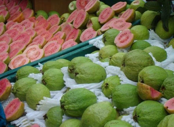 5 Reasons People With Diabetes Should Eat More Guava - Organic Authority