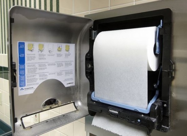 Paper Towels or Excess Water Consumption: Which Is Worse? - Organic ...
