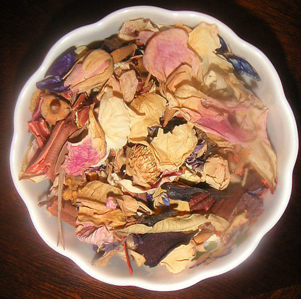 DIY Homemade Potpourri Recipe: An Aromatic Winter Craft - Organic Authority