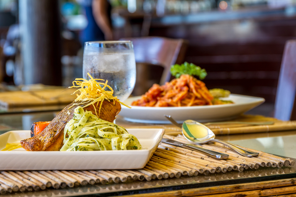 Fancy Sit-Down Restaurants Overserve Fat and Calories as Much as Fast ...