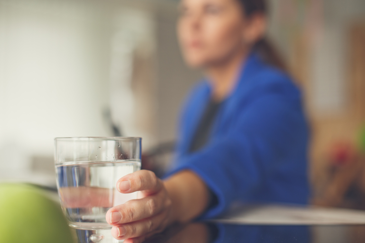 These are the 3 Times a Day to Avoid Drinking Water - Organic Authority